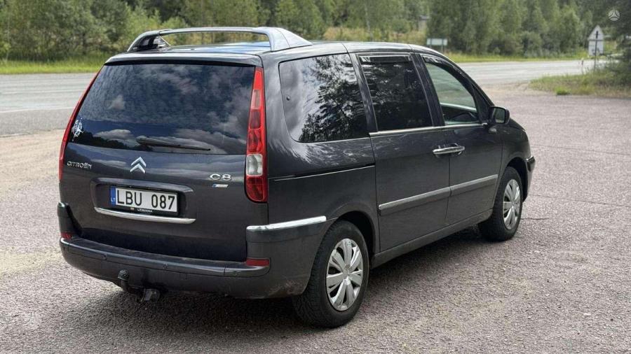 Grey Citroen C8 2008 in Visaginas, with an engine capacity of 2.00 L and mileage of 213 thousand km for 1499 €, photo 5 on AUTOMOTO.COM.LV