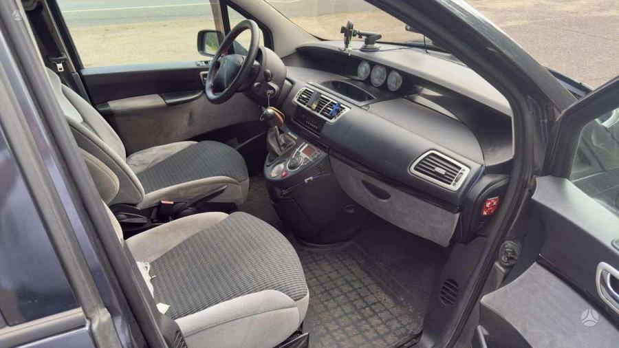 Grey Citroen C8 2008 in Visaginas, with an engine capacity of 2.00 L and mileage of 213 thousand km for 1499 €, photo 7 on AUTOMOTO.COM.LV
