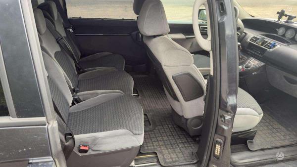 Grey Citroen C8 2008 in Visaginas, with an engine capacity of 2.00 L and mileage of 213 thousand km for 1499 €, photo 8 on AUTOMOTO.COM.LV