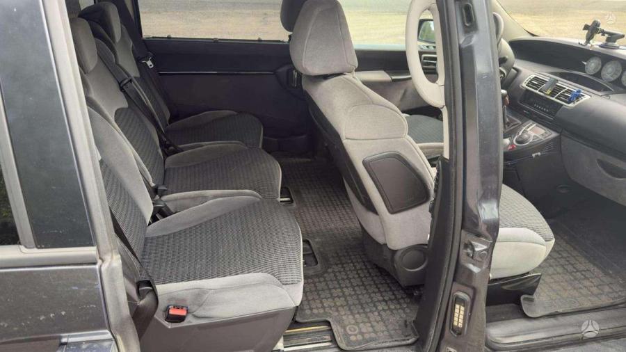 Grey Citroen C8 2008 in Visaginas, with an engine capacity of 2.00 L and mileage of 213 thousand km for 1499 €, photo 8 on AUTOMOTO.COM.LV