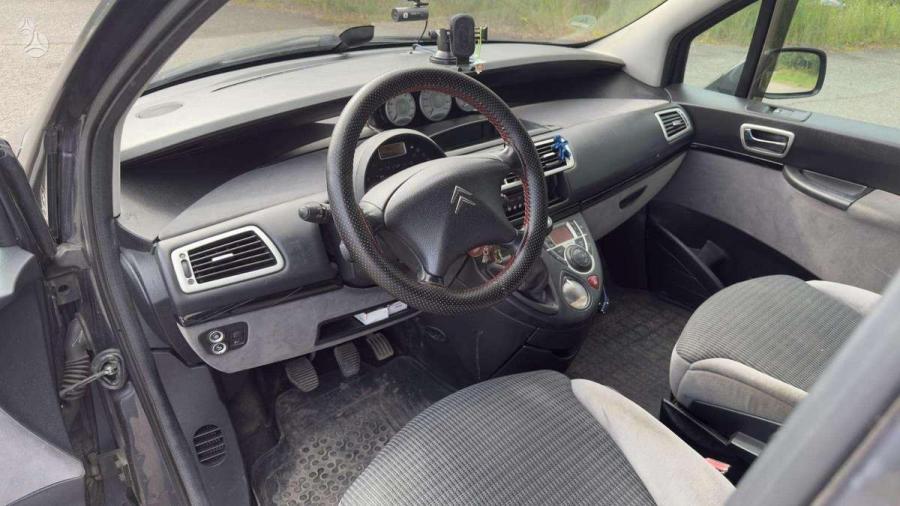 Grey Citroen C8 2008 in Visaginas, with an engine capacity of 2.00 L and mileage of 213 thousand km for 1499 €, photo 10 on AUTOMOTO.COM.LV