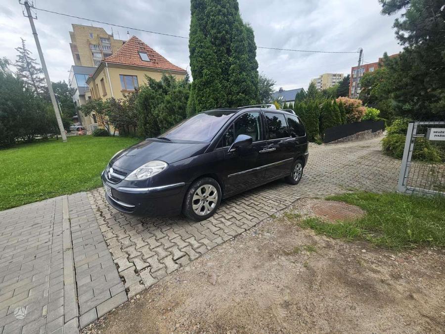 Pelēks Citroen C8 2009 Kauņa, ar dzinēja tilpumu 2.18 L un nobraukumu 379 tūkst. km par 2600 €, foto 1 vietnē AUTOMOTO.COM.LV