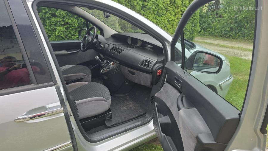 Pelēks Citroen C8 2010 Klaipėda, ar dzinēja tilpumu 2.00 L un nobraukumu 380 tūkst. km par 1300 €, foto 4 vietnē AUTOMOTO.COM.LV
