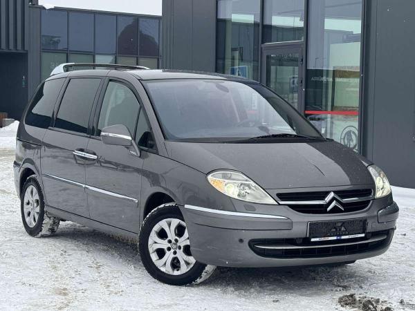 Grey Citroen C8 2012 in Siauliai, with an engine capacity of 2.00 L and mileage of 296 thousand km for 3250 €, photo 1 on AUTOMOTO.COM.LV