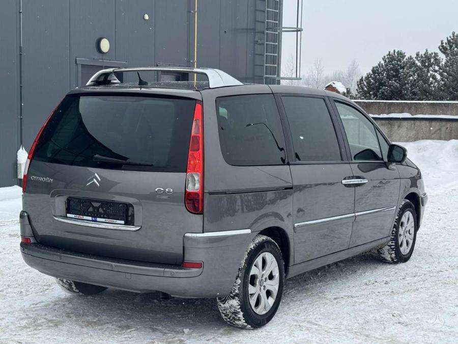 Grey Citroen C8 2012 in Siauliai, with an engine capacity of 2.00 L and mileage of 296 thousand km for 3250 €, photo 3 on AUTOMOTO.COM.LV
