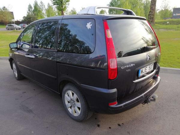 Citroen C8 2005 in Vilnius on AUTOMOTO.COM.LV Citroen C8 2005 in Vilnius, with an engine capacity of 2.18 L and mileage of 256 thousand km for 2100 €, photo 5 on AUTOMOTO.COM.LV