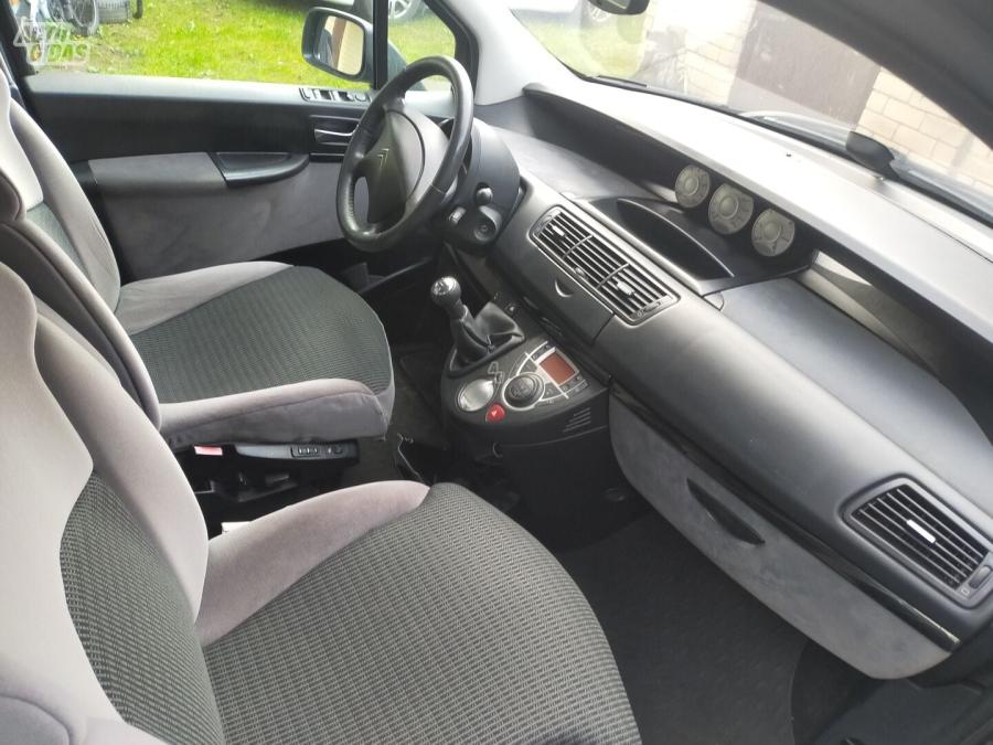 Citroen C8 2009 in Birzai, with an engine capacity of 2.00 L and mileage of 209 thousand km for 2999 €, photo 5 on AUTOMOTO.COM.LV