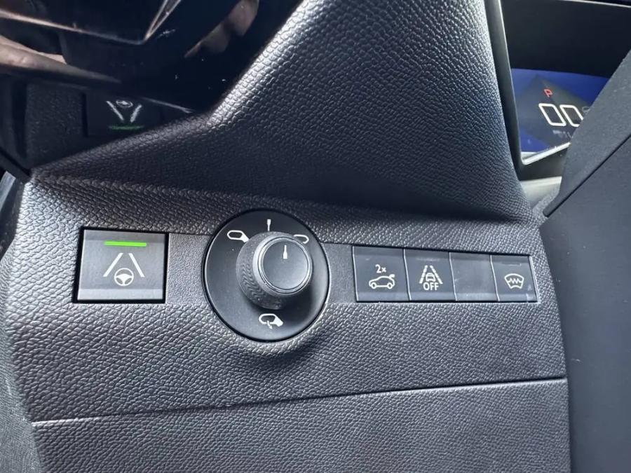 Melns Citroen DS 2022 Daugavpils, ar dzinēja tilpumu 1.60 L un nobraukumu 39 tūkst. km par 20900 €, foto 32 vietnē AUTOMOTO.COM.LV
