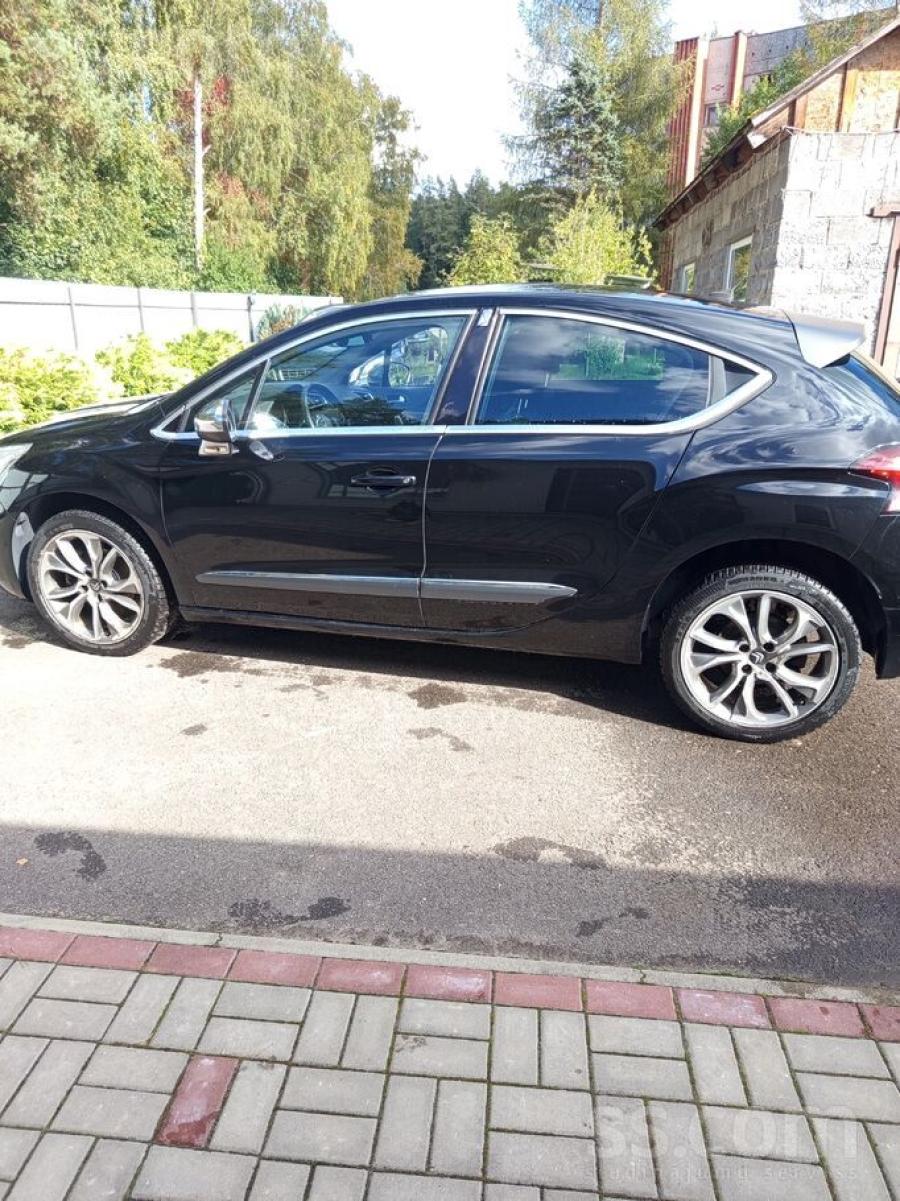 Melns Citroen DS 2011 Daugavpils, ar dzinēja tilpumu 2.00 L un nobraukumu 273 tūkst. km par 4250 €, foto 4 vietnē AUTOMOTO.COM.LV