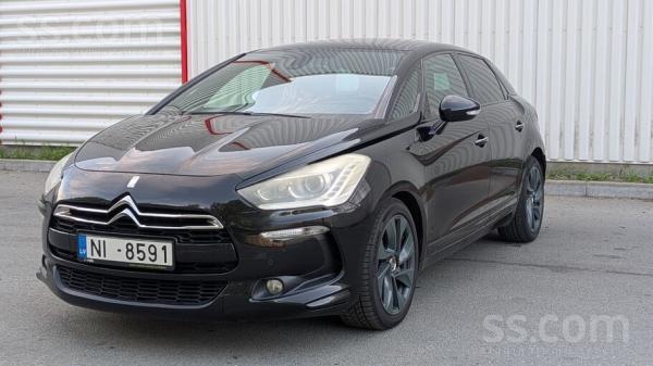 Black Citroen DS 2013 in Riga, with an engine capacity of 2.00 L and mileage of 222 thousand km for 6500 €, photo 2 on AUTOMOTO.COM.LV