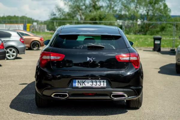 Melns Citroen DS 2013 Liepāja, ar dzinēja tilpumu 2.00 L un nobraukumu 198 tūkst. km par 8000 €, foto 3 vietnē AUTOMOTO.COM.LV