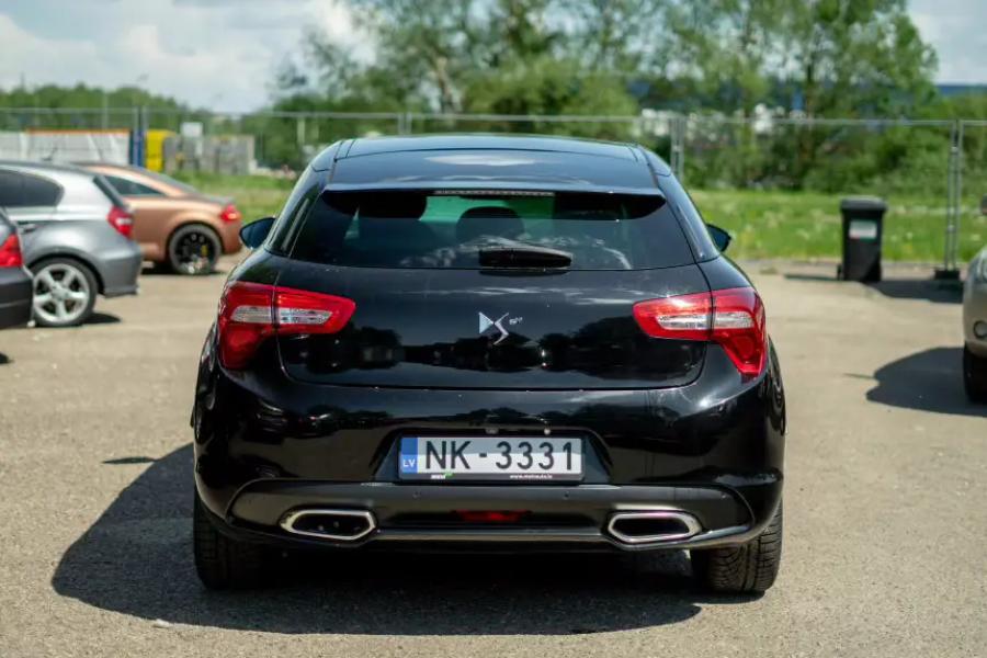 Melns Citroen DS 2013 Liepāja, ar dzinēja tilpumu 2.00 L un nobraukumu 198 tūkst. km par 8000 €, foto 4 vietnē AUTOMOTO.COM.LV