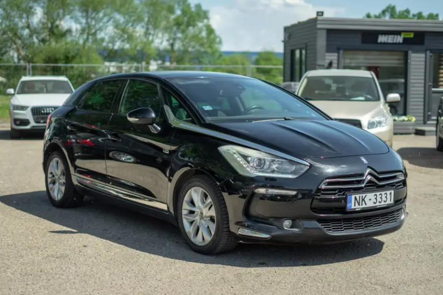 Melns Citroen DS 2013 Liepāja, ar dzinēja tilpumu 2.00 L un nobraukumu 198 tūkst. km par 8000 €, foto 6 vietnē AUTOMOTO.COM.LV