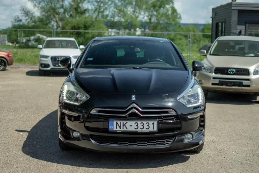 Melns Citroen DS 2013 Liepāja, ar dzinēja tilpumu 2.00 L un nobraukumu 198 tūkst. km par 8000 €, foto 7 vietnē AUTOMOTO.COM.LV