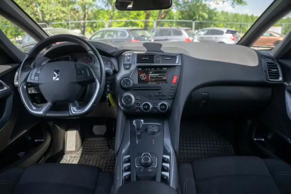 Melns Citroen DS 2013 Liepāja, ar dzinēja tilpumu 2.00 L un nobraukumu 198 tūkst. km par 8000 €, foto 9 vietnē AUTOMOTO.COM.LV