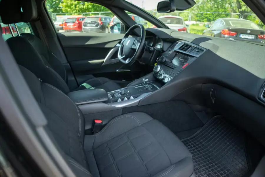 Melns Citroen DS 2013 Liepāja, ar dzinēja tilpumu 2.00 L un nobraukumu 198 tūkst. km par 8000 €, foto 15 vietnē AUTOMOTO.COM.LV