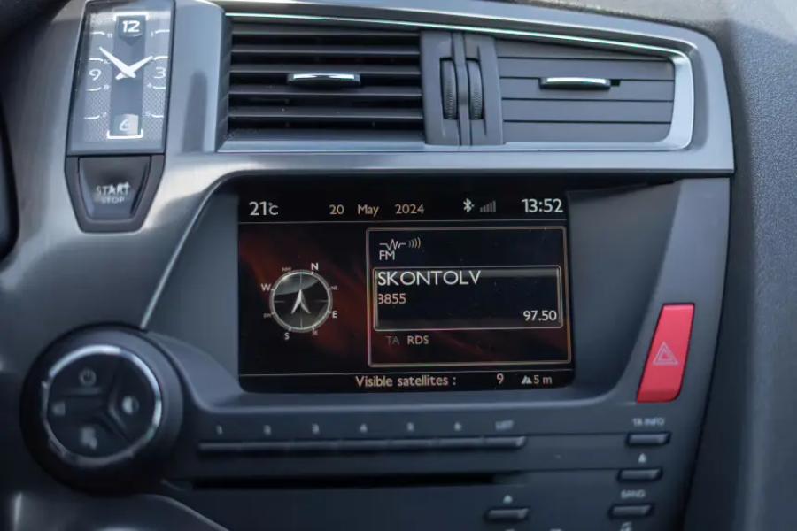 Melns Citroen DS 2013 Liepāja, ar dzinēja tilpumu 2.00 L un nobraukumu 198 tūkst. km par 8000 €, foto 21 vietnē AUTOMOTO.COM.LV