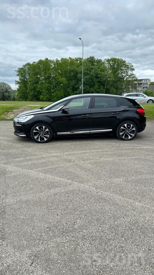 Melns Citroen DS 2014 Jēkabpils, ar dzinēja tilpumu 2.00 L un nobraukumu 206 tūkst. km par 6800 €, foto 4 vietnē AUTOMOTO.COM.LV