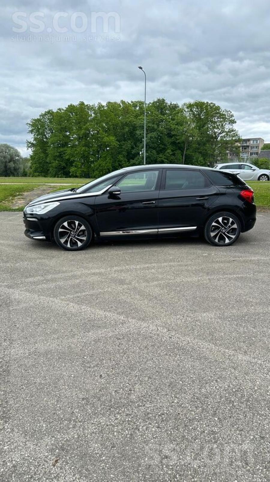 Melns Citroen DS 2014 Jēkabpils, ar dzinēja tilpumu 2.00 L un nobraukumu 206 tūkst. km par 6800 €, foto 4 vietnē AUTOMOTO.COM.LV