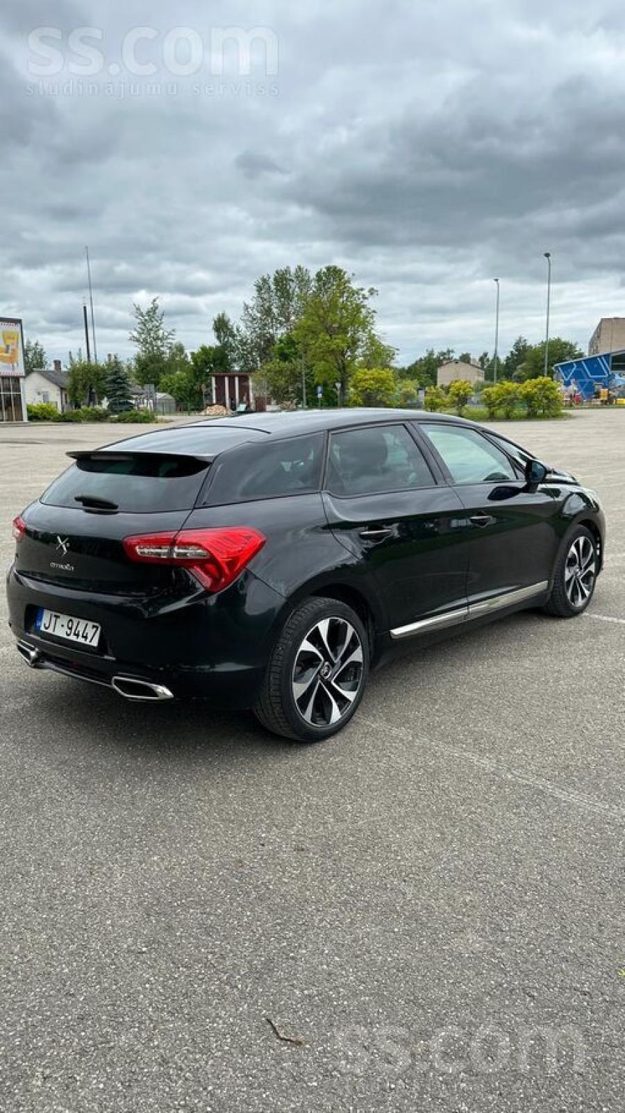 Melns Citroen DS 2014 Jēkabpils, ar dzinēja tilpumu 2.00 L un nobraukumu 206 tūkst. km par 6800 €, foto 5 vietnē AUTOMOTO.COM.LV