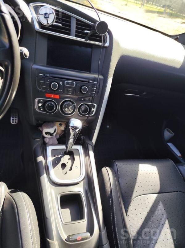 Black Citroen DS 2014 in Riga, with an engine capacity of 2.00 L and mileage of 246 thousand km for 4999 €, photo 3 on AUTOMOTO.COM.LV