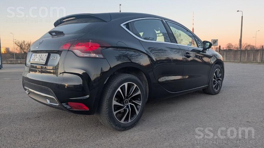 Black Citroen DS 2016 in Riga, with an engine capacity of 1.20 L and mileage of 155 thousand km for 5100 €, photo 4 on AUTOMOTO.COM.LV