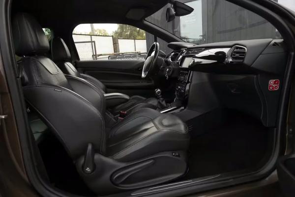 Brūns Citroen DS 2012 Jelgava, ar dzinēja tilpumu 1.60 L un nobraukumu 147 tūkst. km par 4400 €, foto 9 vietnē AUTOMOTO.COM.LV