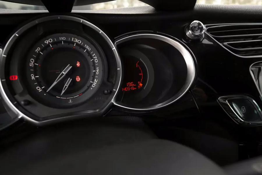 Brūns Citroen DS 2012 Jelgava, ar dzinēja tilpumu 1.60 L un nobraukumu 147 tūkst. km par 4400 €, foto 18 vietnē AUTOMOTO.COM.LV
