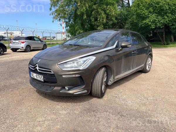 Brown Citroen DS 2013 in Riga, with an engine capacity of 1.60 L and mileage of 270 thousand km for 2200 €, photo 2 on AUTOMOTO.COM.LV