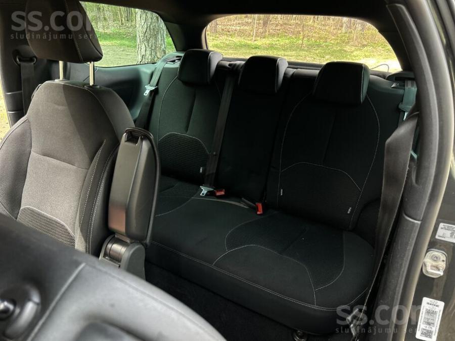 Zaļš Citroen DS 2011 Rīga, ar dzinēja tilpumu 1.60 L un nobraukumu 237 tūkst. km par 4000 €, foto 20 vietnē AUTOMOTO.COM.LV
