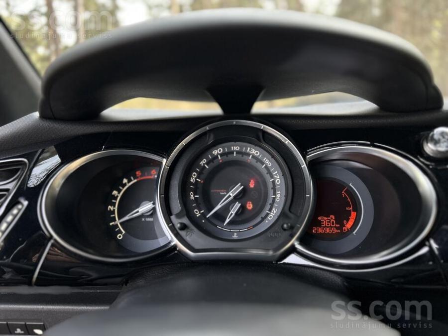 Zaļš Citroen DS 2011 Rīga, ar dzinēja tilpumu 1.60 L un nobraukumu 237 tūkst. km par 4000 €, foto 25 vietnē AUTOMOTO.COM.LV