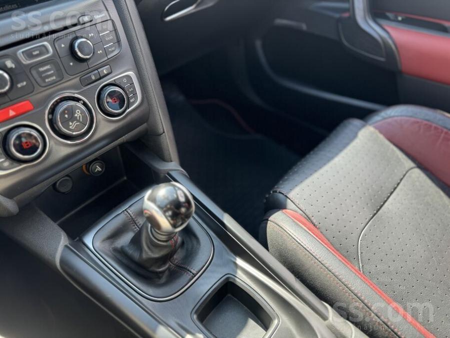 Pelēks Citroen DS 2011 Valmiera, ar dzinēja tilpumu 1.60 L un nobraukumu 294 tūkst. km par 4990 €, foto 20 vietnē AUTOMOTO.COM.LV