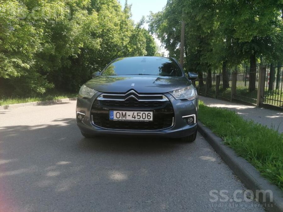 Pelēks Citroen DS 2012 Daugavpils, ar dzinēja tilpumu 2.00 L un nobraukumu 186 tūkst. km par 5450 €, foto 12 vietnē AUTOMOTO.COM.LV