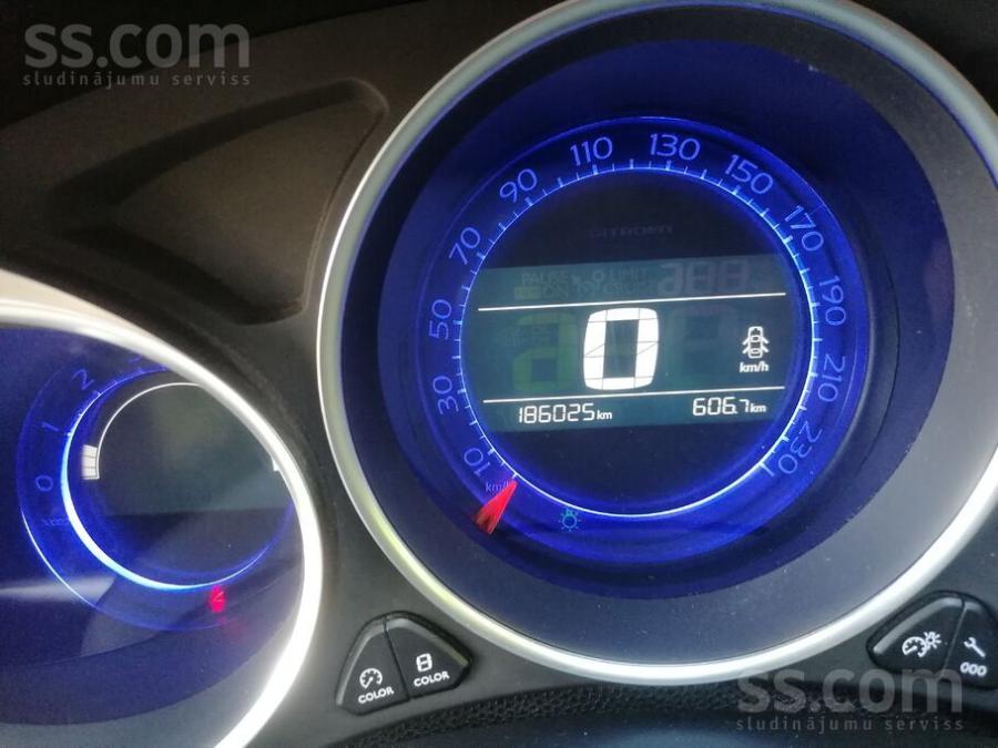 Pelēks Citroen DS 2012 Daugavpils, ar dzinēja tilpumu 2.00 L un nobraukumu 186 tūkst. km par 5450 €, foto 32 vietnē AUTOMOTO.COM.LV