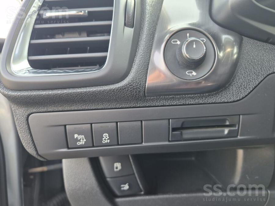 Pelēks Citroen DS 2012 Daugavpils, ar dzinēja tilpumu 2.00 L un nobraukumu 0 tūkst. km par 5250 €, foto 13 vietnē AUTOMOTO.COM.LV