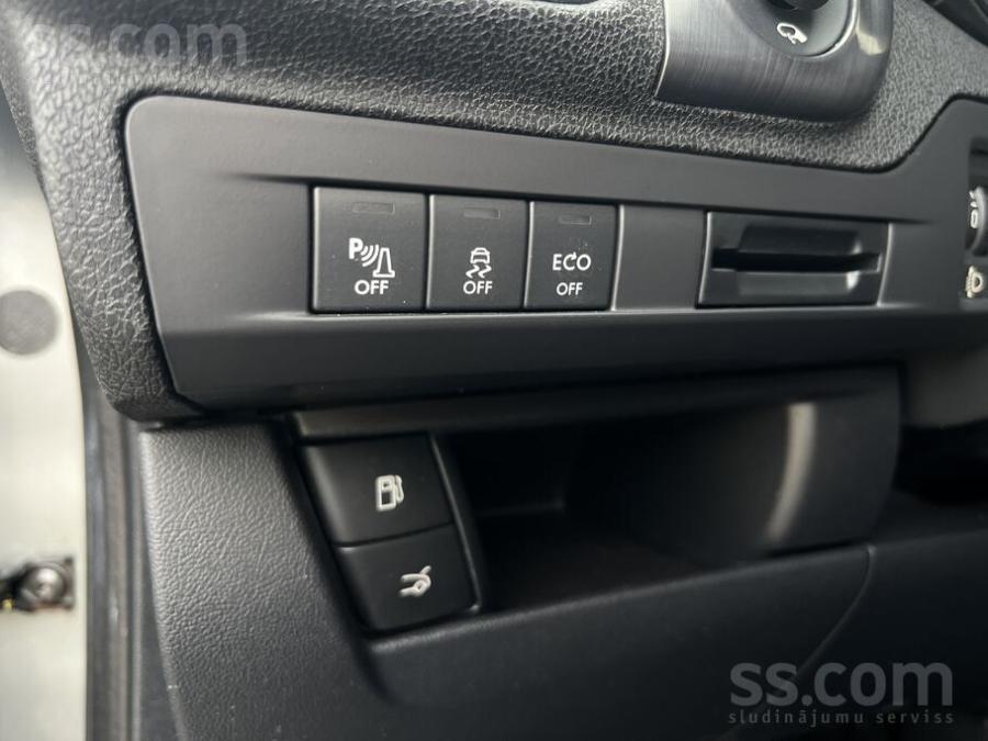 Pelēks Citroen DS 2013 Jelgava, ar dzinēja tilpumu 2.00 L un nobraukumu 202 tūkst. km par 5990 €, foto 18 vietnē AUTOMOTO.COM.LV