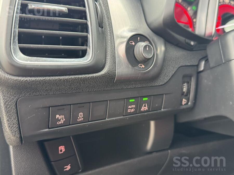 Pelēks Citroen DS 2013 Rīga, ar dzinēja tilpumu 2.00 L un nobraukumu 241 tūkst. km par 5500 €, foto 21 vietnē AUTOMOTO.COM.LV