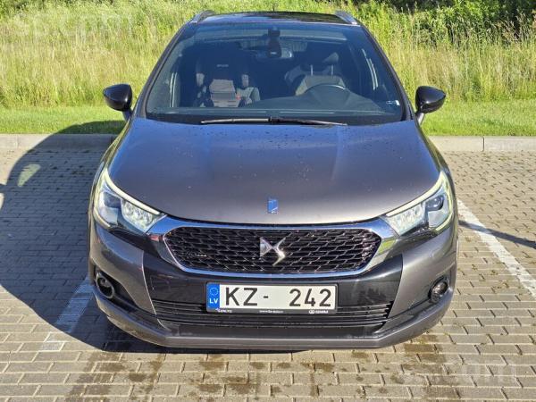 Grey Citroen DS 2017 in Riga, with an engine capacity of 1.20 L and mileage of 110 thousand km for 7500 €, photo 3 on AUTOMOTO.COM.LV