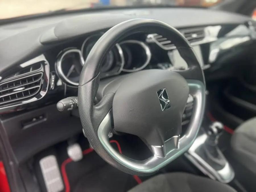 Sarkans Citroen DS 2013 Cēsis, ar dzinēja tilpumu 1.60 L un nobraukumu 209 tūkst. km par 5999 €, foto 12 vietnē AUTOMOTO.COM.LV