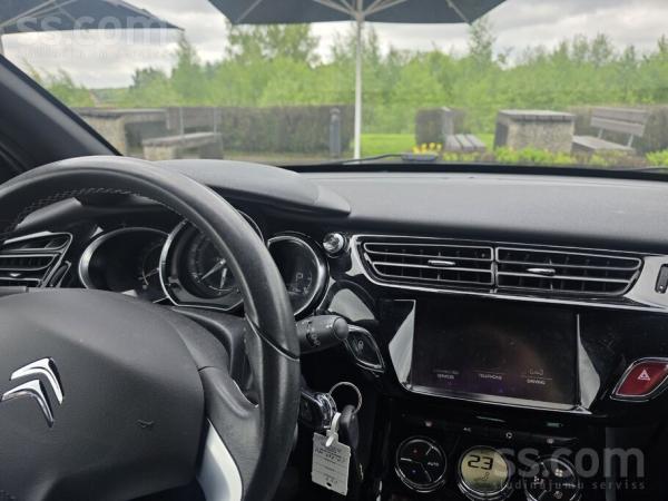 Red Citroen DS 2016 in Ogre, with an engine capacity of 1.20 L and mileage of 108 thousand km for 6277 €, photo 8 on AUTOMOTO.COM.LV