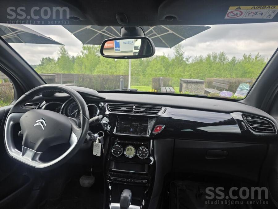 Red Citroen DS 2016 in Ogre, with an engine capacity of 1.20 L and mileage of 108 thousand km for 6277 €, photo 10 on AUTOMOTO.COM.LV