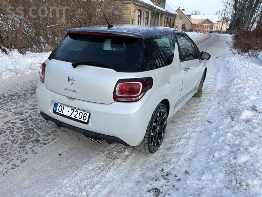 White Citroen DS 2015 in Kuldiga, with an engine capacity of 1.60 L and mileage of 126 thousand km for 5795 €, photo 4 on AUTOMOTO.COM.LV