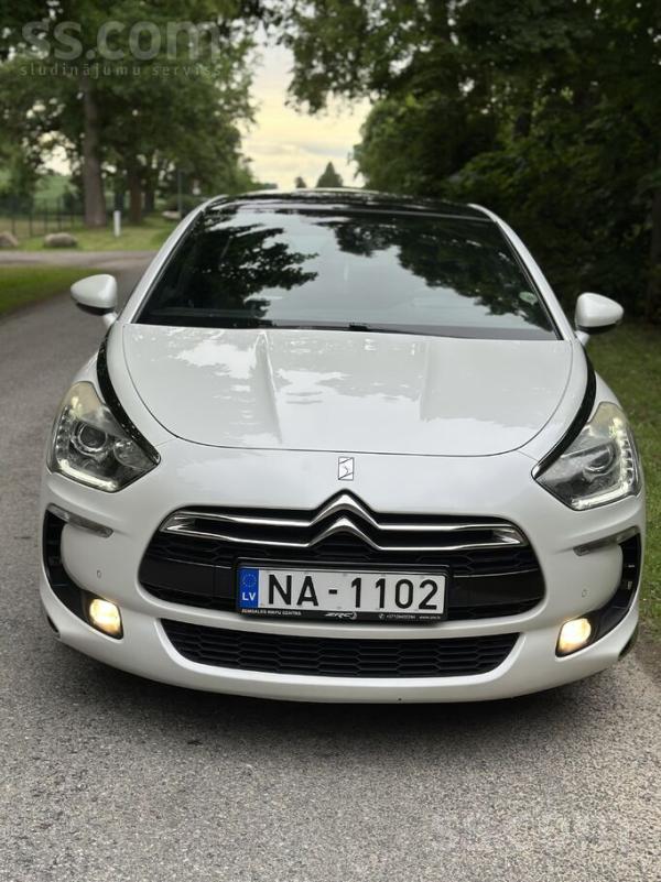 Balts Citroen DS 2013 Bauska, ar dzinēja tilpumu 2.00 L un nobraukumu 237 tūkst. km par 5990 €, foto 2 vietnē AUTOMOTO.COM.LV