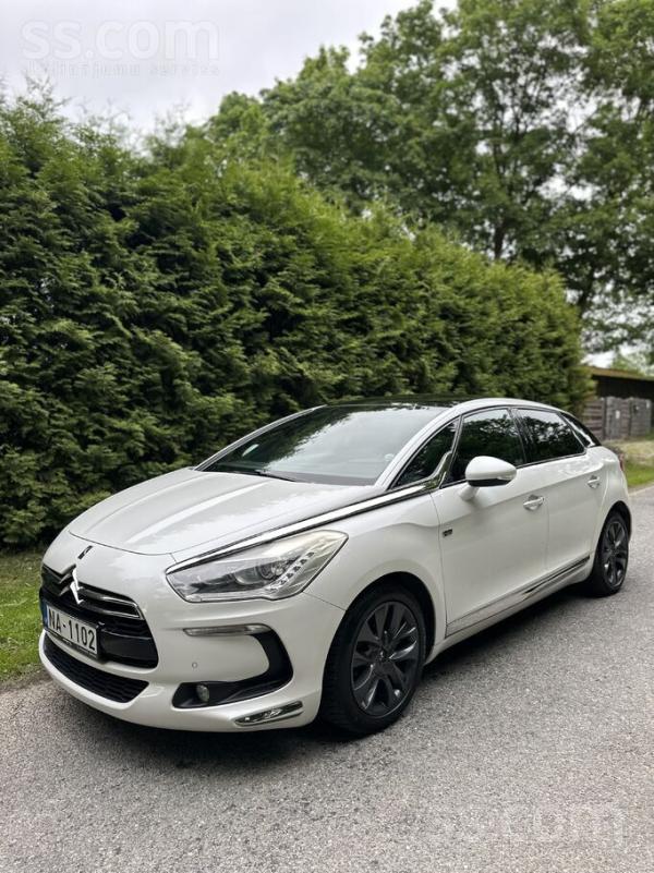 Balts Citroen DS 2013 Bauska, ar dzinēja tilpumu 2.00 L un nobraukumu 237 tūkst. km par 5990 €, foto 4 vietnē AUTOMOTO.COM.LV