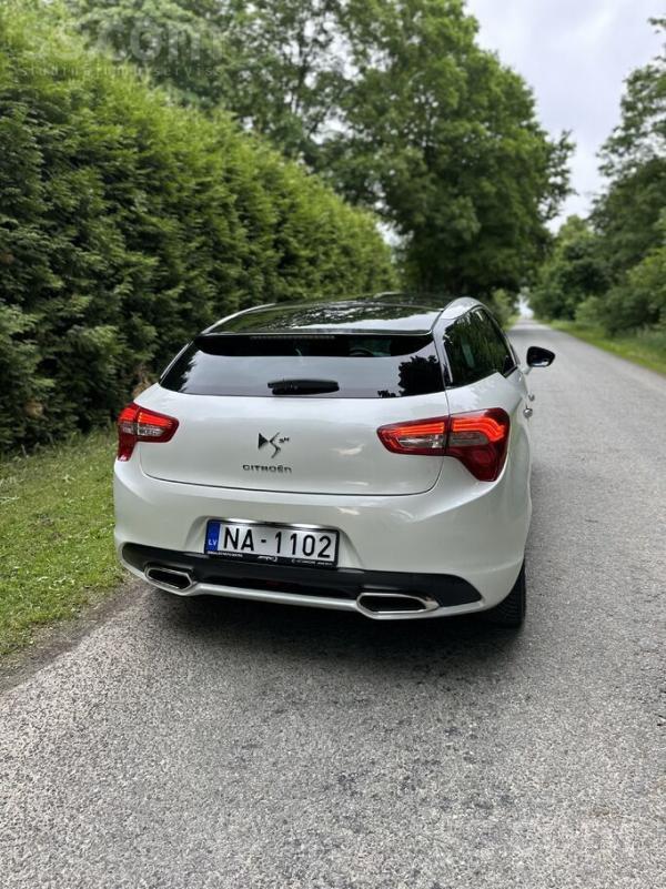 White Citroen DS 2013 in Bauska, with an engine capacity of 2.00 L and mileage of 237 thousand km for 5990 €, photo 5 on AUTOMOTO.COM.LV