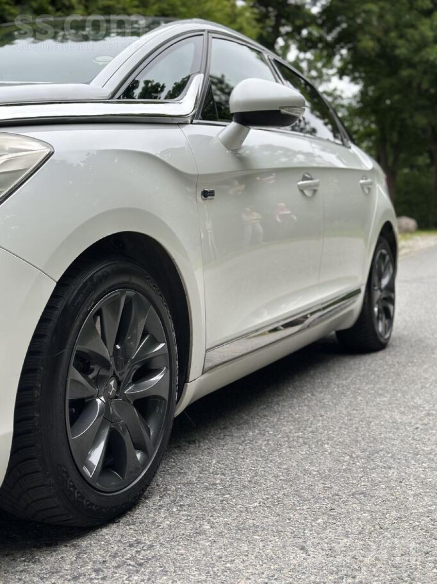 Balts Citroen DS 2013 Bauska, ar dzinēja tilpumu 2.00 L un nobraukumu 237 tūkst. km par 5990 €, foto 11 vietnē AUTOMOTO.COM.LV