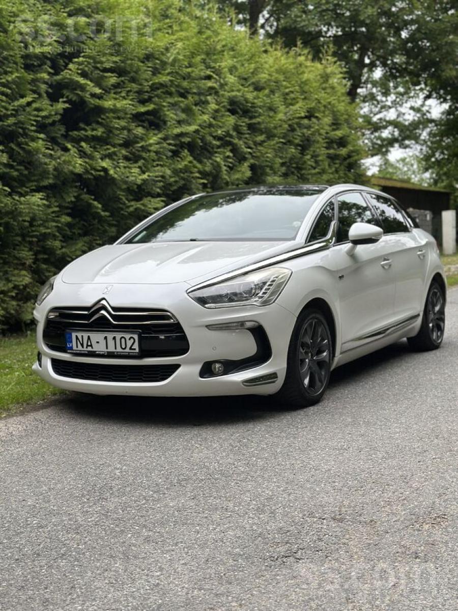 Balts Citroen DS 2013 Bauska, ar dzinēja tilpumu 2.00 L un nobraukumu 237 tūkst. km par 5990 €, foto 24 vietnē AUTOMOTO.COM.LV