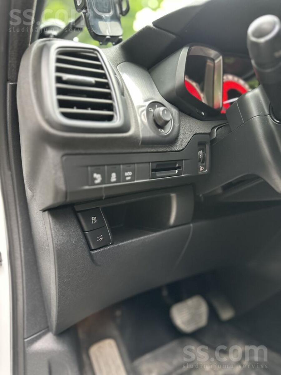 Balts Citroen DS 2013 Bauska, ar dzinēja tilpumu 2.00 L un nobraukumu 237 tūkst. km par 5990 €, foto 34 vietnē AUTOMOTO.COM.LV