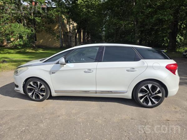 Balts Citroen DS 2013 Rīga, ar dzinēja tilpumu 2.00 L un nobraukumu 238 tūkst. km par 5900 €, foto 2 vietnē AUTOMOTO.COM.LV