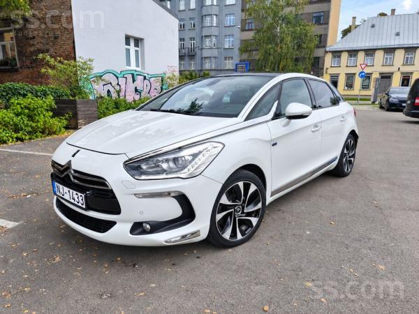 Citroen DS 2013 Rīga vietnē Balts Citroen DS 2013 Rīga, ar dzinēja tilpumu 2.00 L un nobraukumu 0 tūkst. km par 4500 €, foto 1 vietnē AUTOMOTO.COM.LV